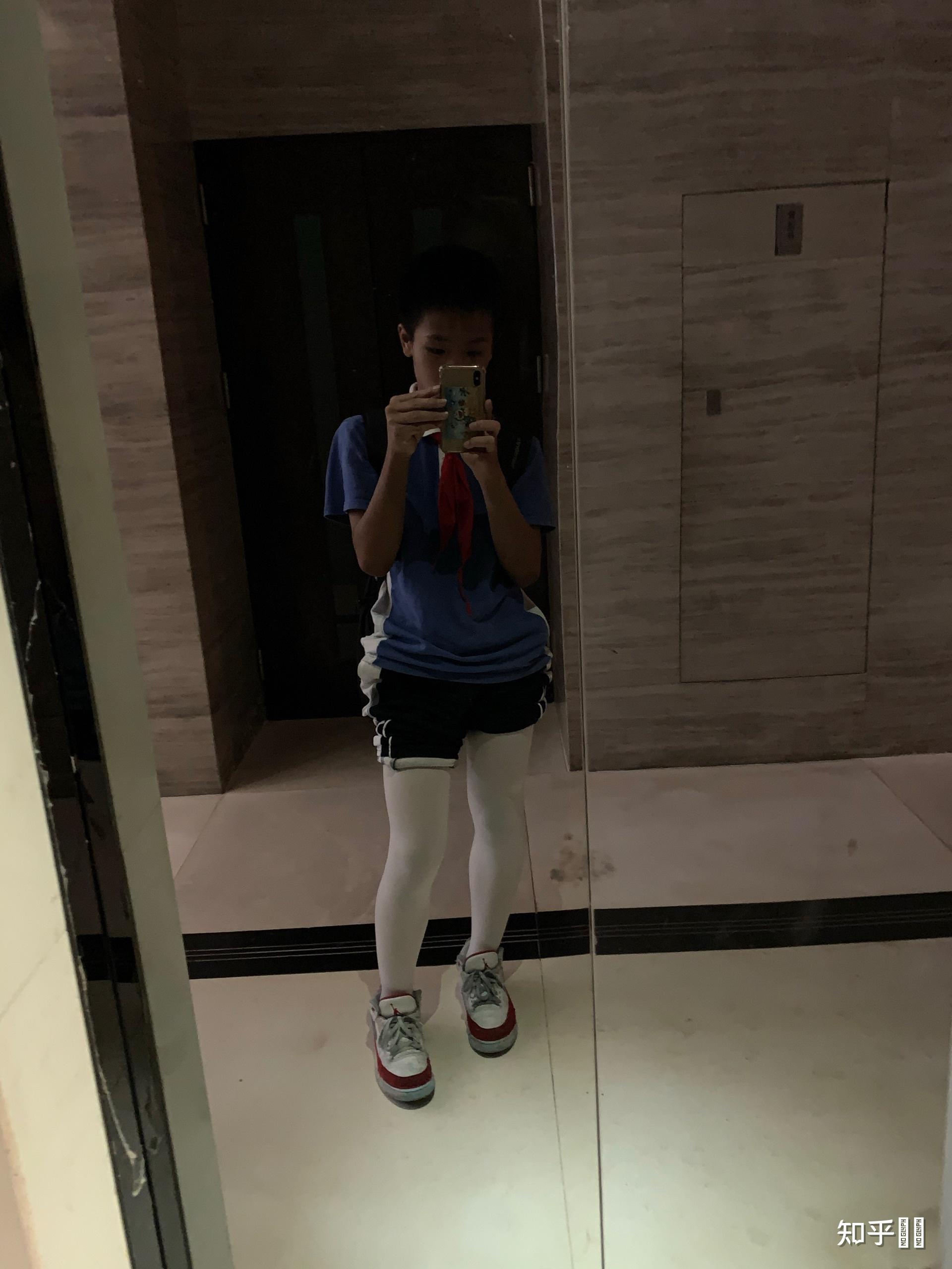 男生穿白裤袜男生穿芭蕾舞服 伤感说说吧