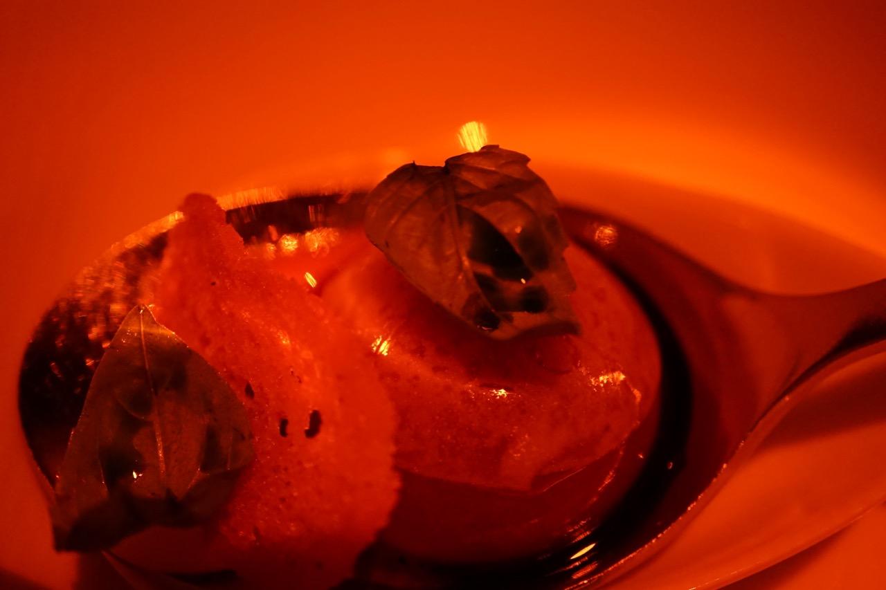 上海紫外线餐厅（Ultraviolet by Paul Pairet）是一个怎样的餐厅，就餐体验如何？ - 知乎