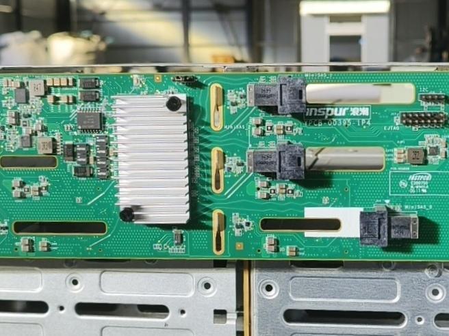 阵列存储专家 的想法: 浪潮5212m4背板和lsi卡的使用问题 | 浪潮5212m4机头或者背板价格便宜，12g接口，很多人在组建阵列时发现… - 知乎