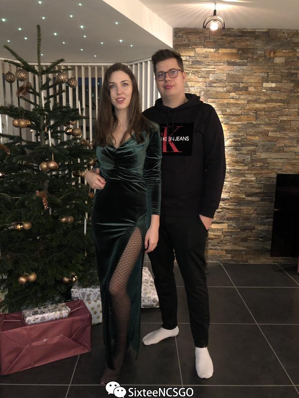 SixteeNCS2 的想法: karrigan与他的女朋友Anja Suder祝大家圣诞节快乐， - 知乎