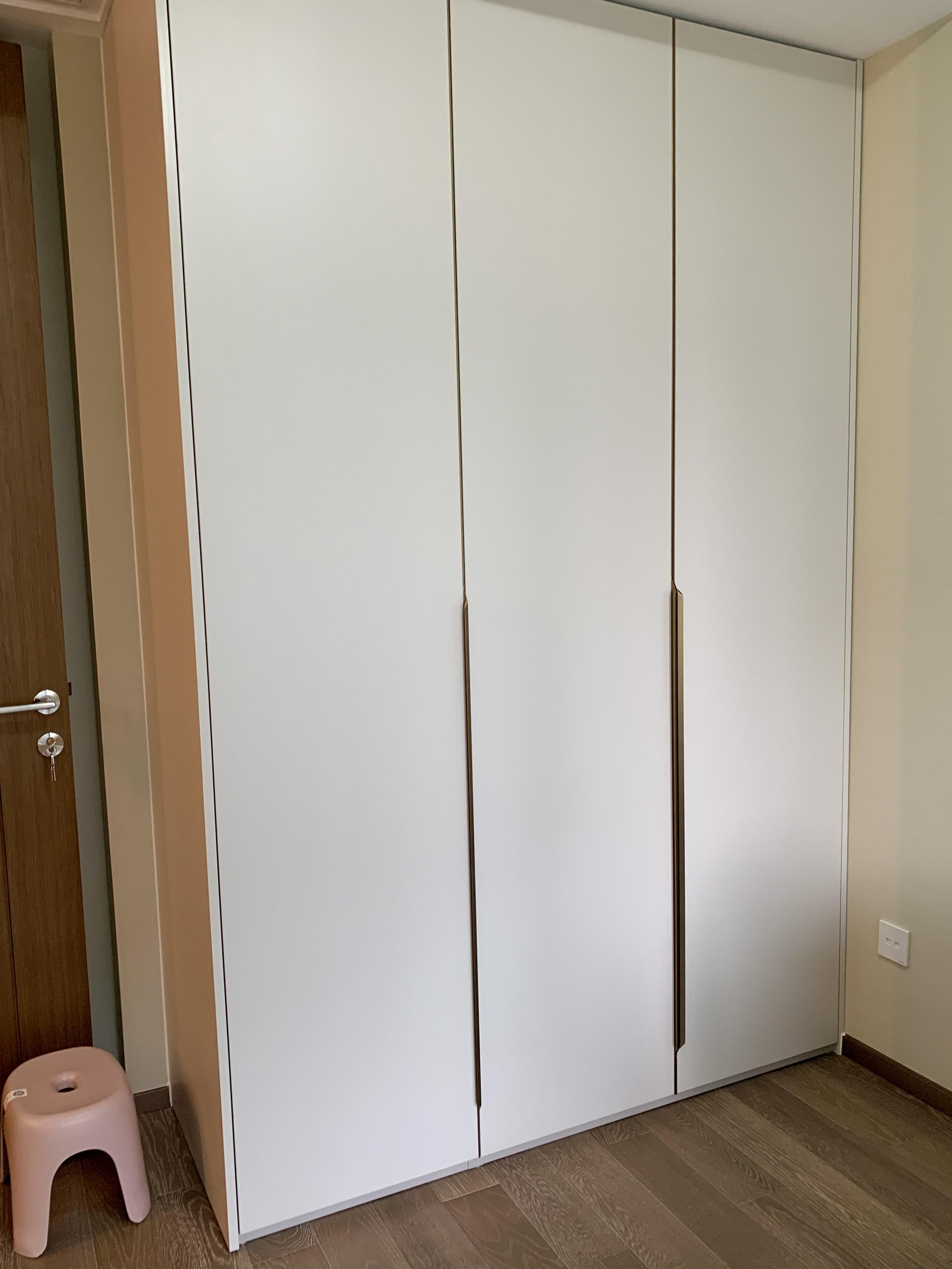 黑泽玛德 的想法: 上海爱格板U705+H1379+U999 | 爱格U705安哥拉灰，明亮度U702＞U705＞W1000，属于明亮的灰白色，低调奢华且纯粹~爱格H1379棕色奥尔良橡木色 ...