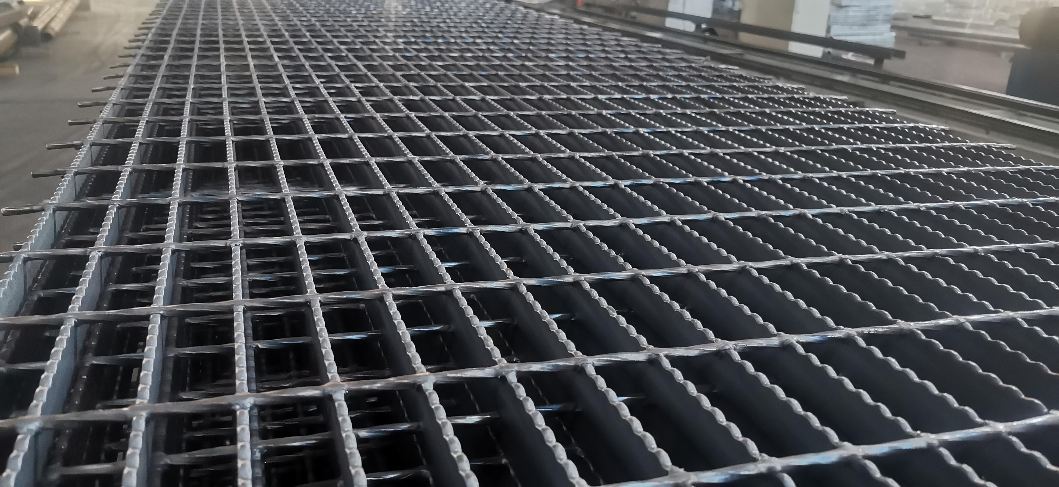 友汇钢格板钢格栅 的想法: 一文读懂SHT102-2016排水明沟盖板规范要求与选型标准｜工程设计必备知识点汇总在石化、化工等工业厂区建设中，排水明沟盖板的设计选型看似不起眼，实则影响着安全性 ...