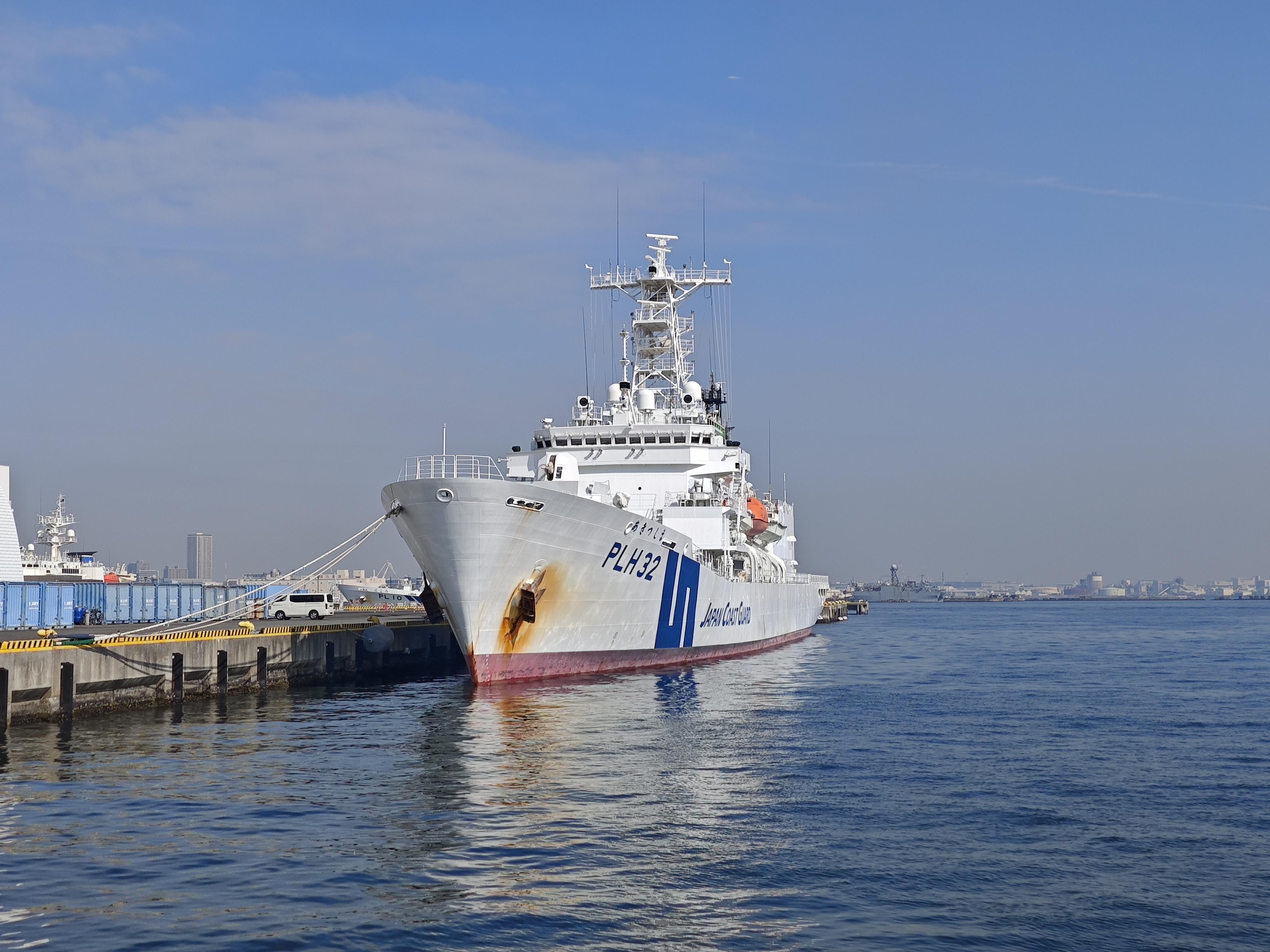 Redwolf Luo 的想法: 前世界最大海警巡逻舰：日本海警敷岛号（PLH31）和秋津洲号（PLH32）。买张水上巴士票，可以近距离看。 - 知乎