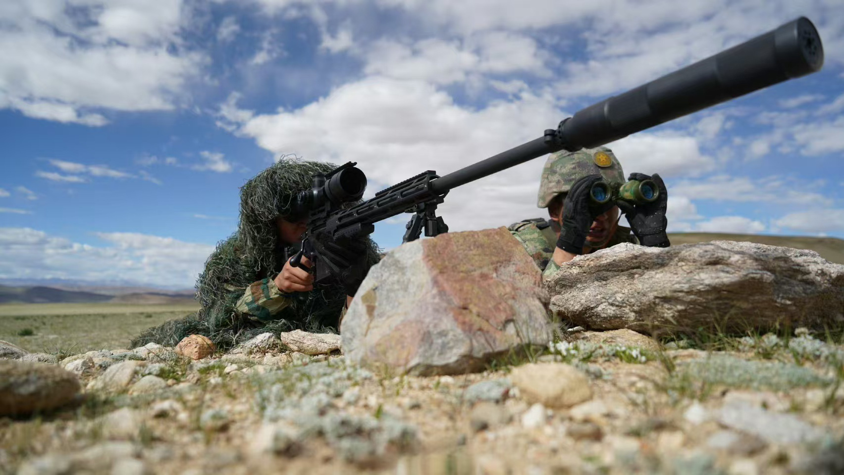 hua 的想法: 配备了消音器的QBU202型8.6毫米高精度栓动狙击步枪 | 根据公开资料，该枪全长约1300毫米，战斗全重约7公… - 知乎