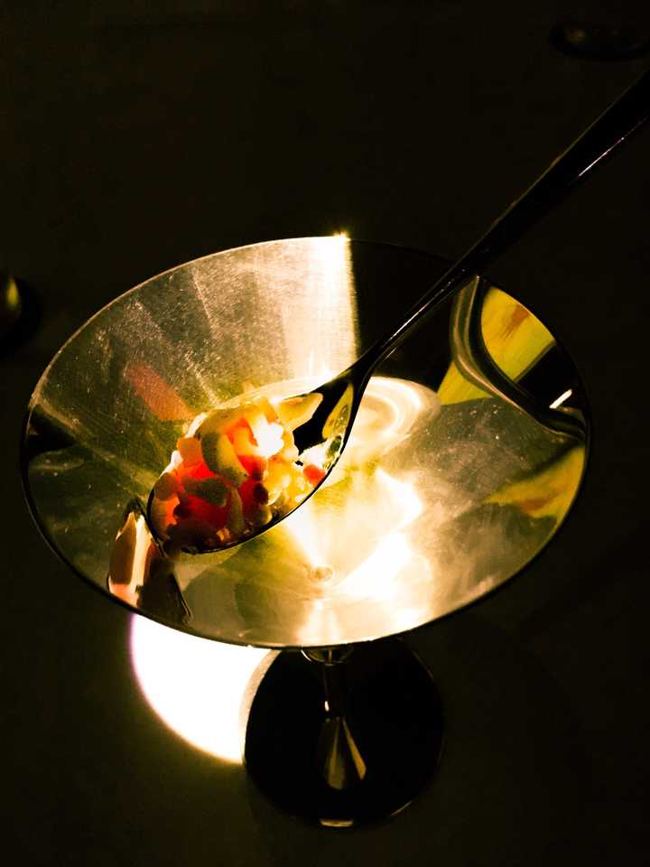 上海紫外线餐厅（Ultraviolet by Paul Pairet）是一个怎样的餐厅，就餐体验如何？ - 知乎