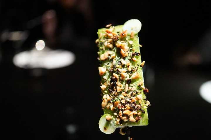 上海紫外线餐厅（Ultraviolet by Paul Pairet）是一个怎样的餐厅，就餐体验如何？ - 知乎