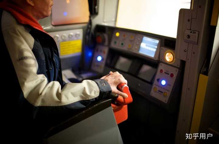 如何详细地评价CR400AF、CR400BF和CRH380A、CRH380B这四款动车组？ - 知乎