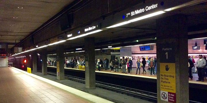 将来北京地铁何时能把英文名「Beijing Subway」更名为「Beijing Metro」？ - 知乎
