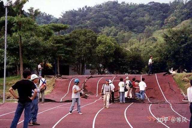 缅甸 7.9 级地震地表位移画面首曝光，可能为人类首次清晰拍到地震断层位移的画面，有哪些研究价值？ - 知乎