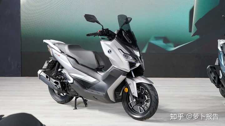 无极新踏板SR150GT与豪爵UHR150相比，优劣如何？ - 知乎