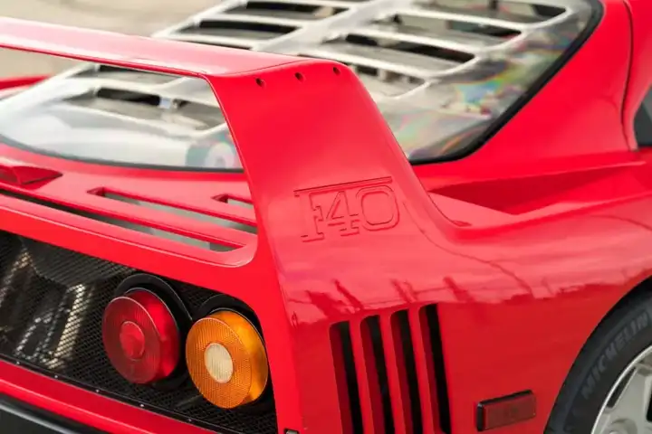 法拉利f40优秀在何处？为什么有人将它视为跑车中最伟大之一？ - 知乎