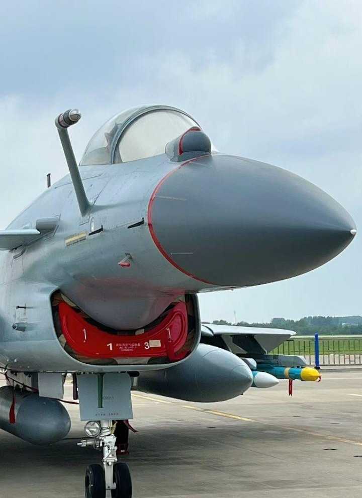 现在的J10和F16哪个厉害点? - 知乎