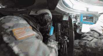 为何豹2坦克在后期型号（L2A5 L2A6 L2A7）中仍旧采用定角装弹？ - 知乎