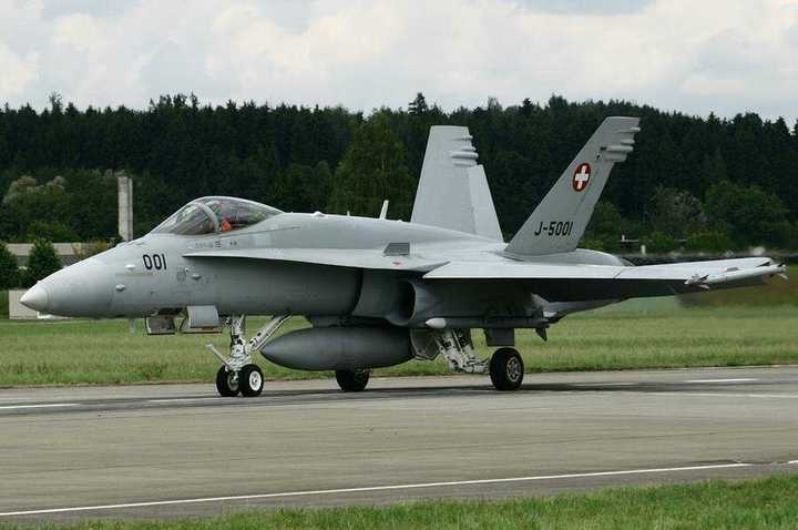 怎么判断F15与F18的区别？ - 知乎