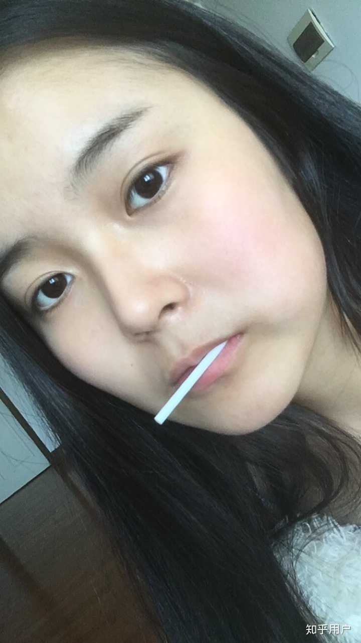 素颜好看的女生有哪些特点? 知乎