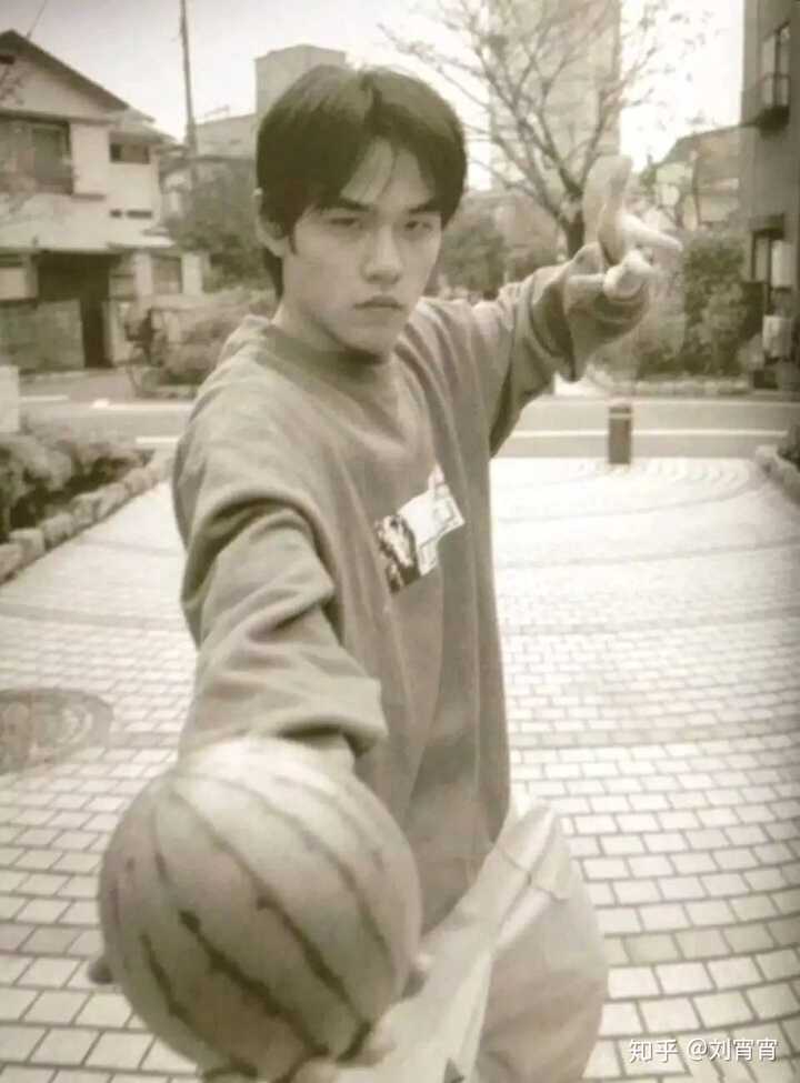 周杰伦年轻时期算的上帅吗? 知乎