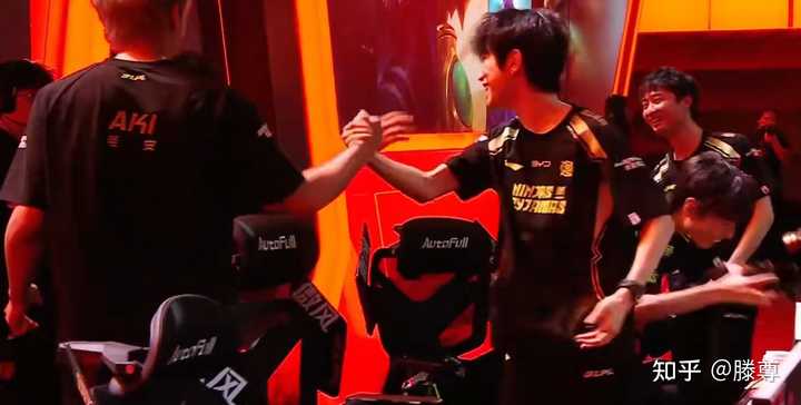 LPL 2025 赛季第二赛段组内赛 NIP 2:1 击败 iG，如何评价这场比赛？ - 知乎