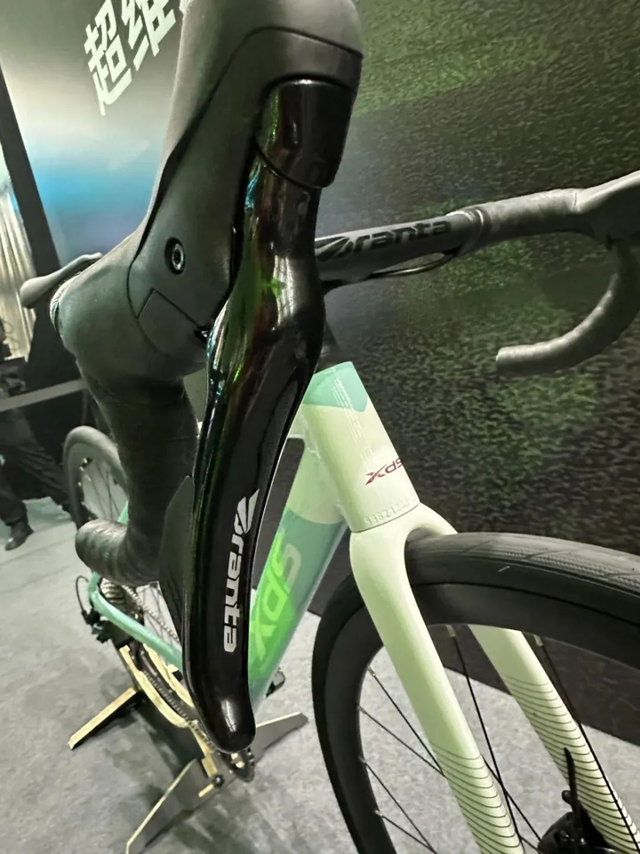 如何评价喜德盛发布的 2025 款搭载功率计的 AD350 公路车？对于日常骑行训练的帮助有多少？ - 知乎