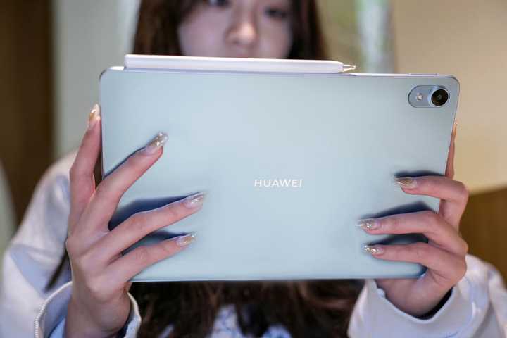 华为平板mate11和mate11.5有啥不一样，价格差距好大? - 知乎