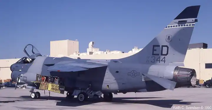 如何评价A-7攻击机? - 知乎