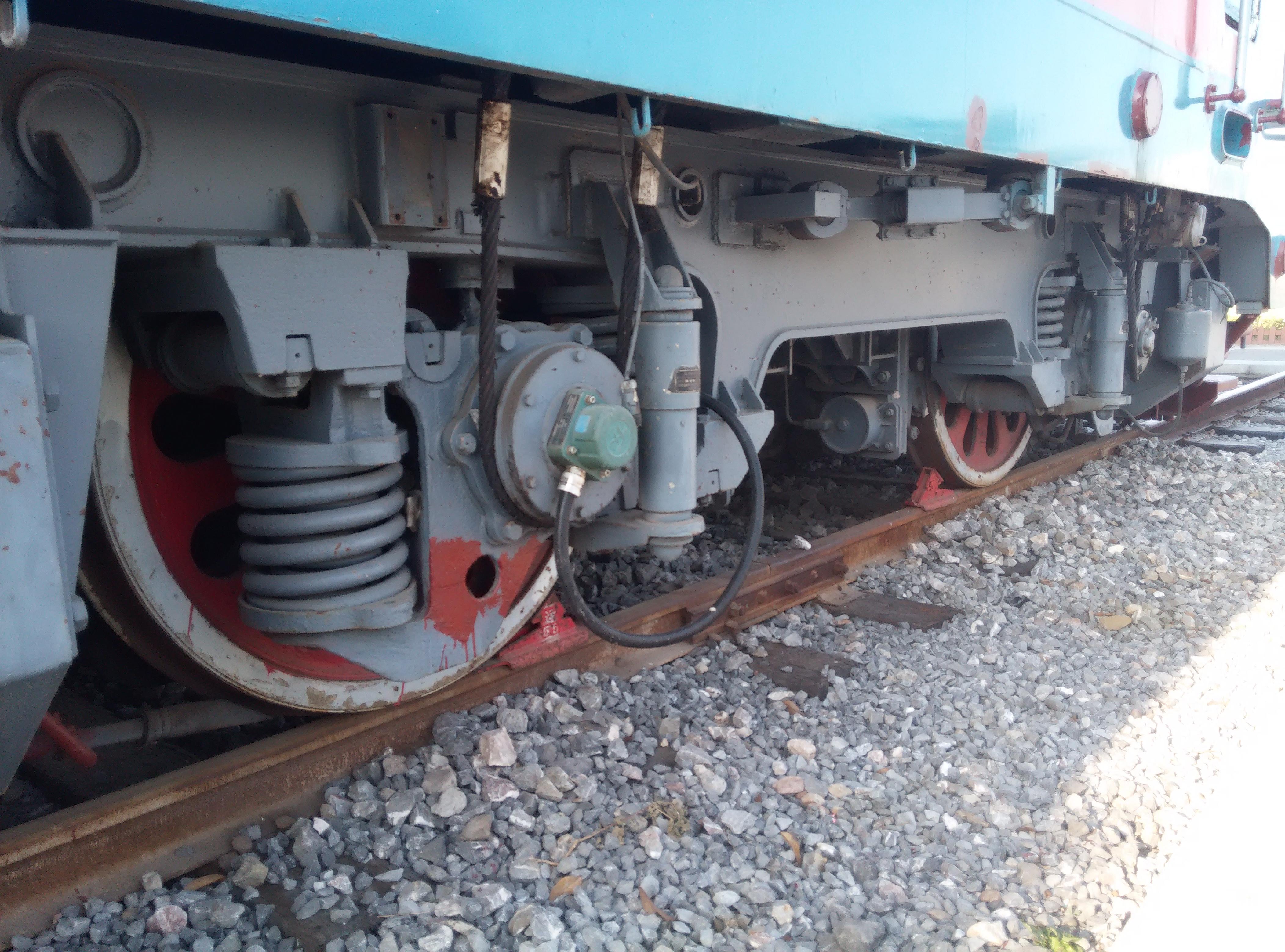 中国 LKJ-2000+ 机车信号运行安保系统与日本 ATS-P、德国 PZB-90 有何差异？ - 知乎