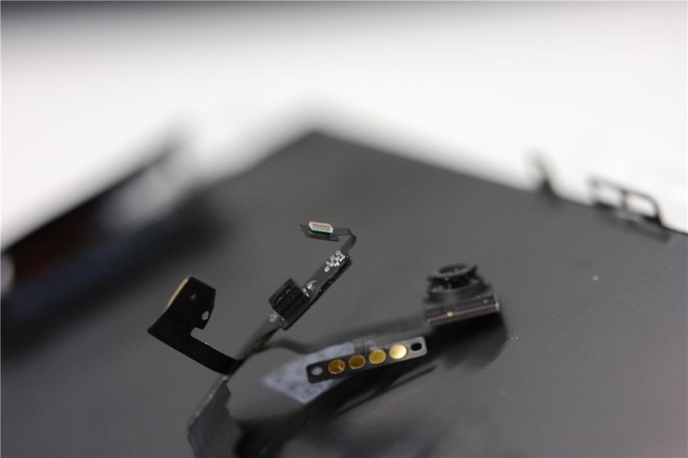 iPhone 5/5s/6 的光线和距离感应器为什么可以只用一个孔？ - 知乎