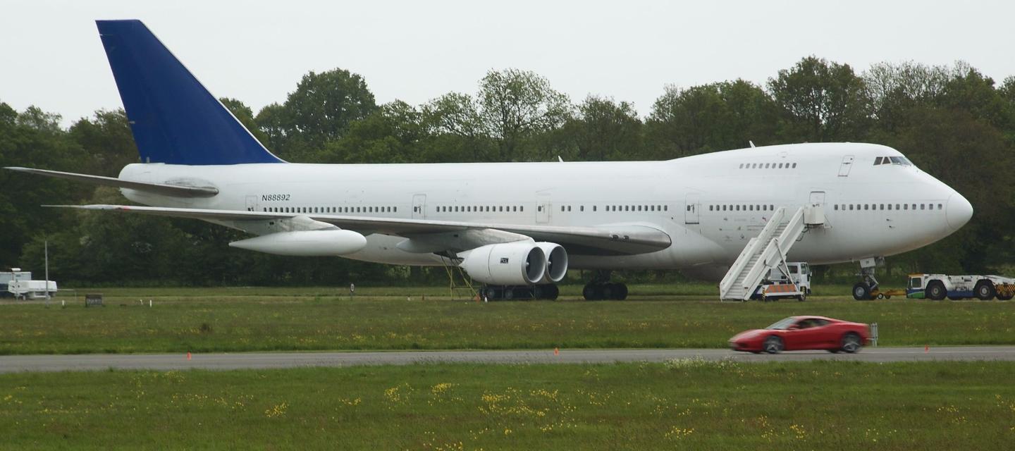 TopGear测试跑道背景中的波音747——G-BDXJ(N88892)的故事 - 知乎