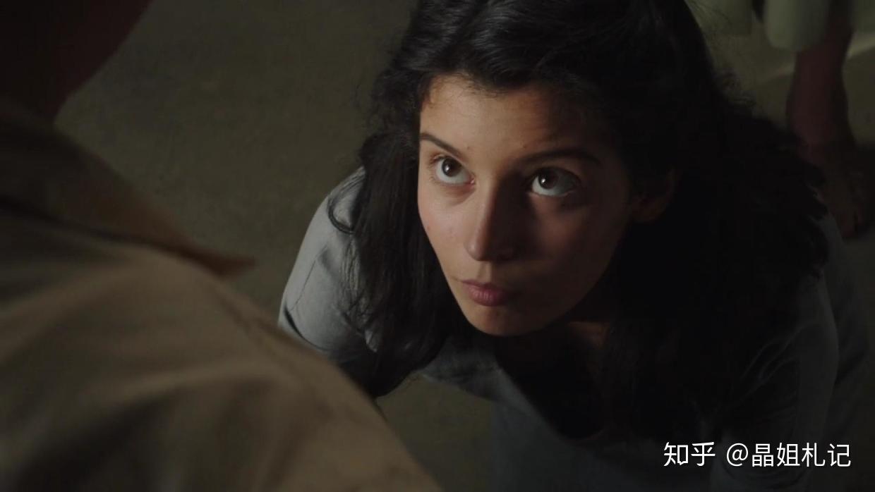 埃莱娜向左，赛鲁罗向右|《我的天才女友》S1E6-E7 - 知乎