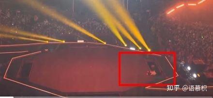 《SBS歌谣大战》Ten跌落舞台超惊吓！Winter遭失控男粉丝两度突袭 - 知乎