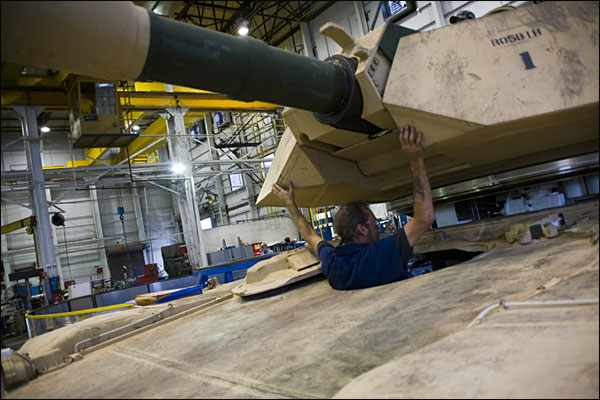 为何豹2坦克在后期型号（L2A5 L2A6 L2A7）中仍旧采用定角装弹？ - 知乎