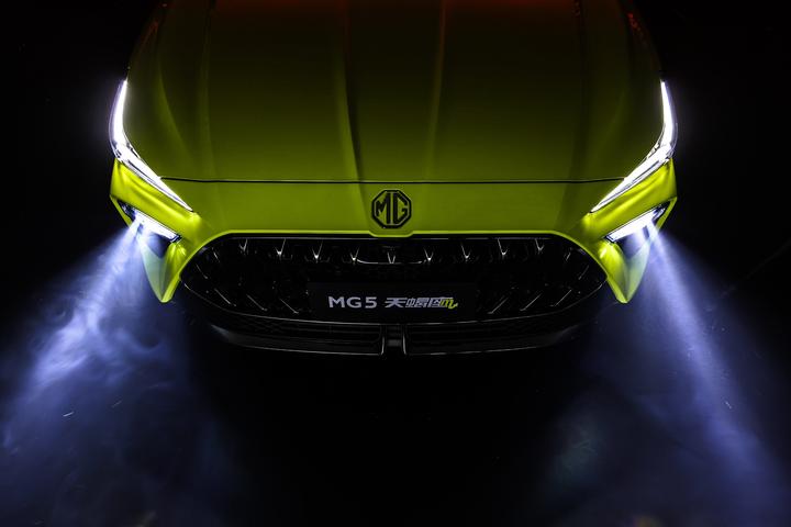 6.9秒破百 35米刹停 最凶狠轿跑MG5天蝎座动力曝光 - 知乎