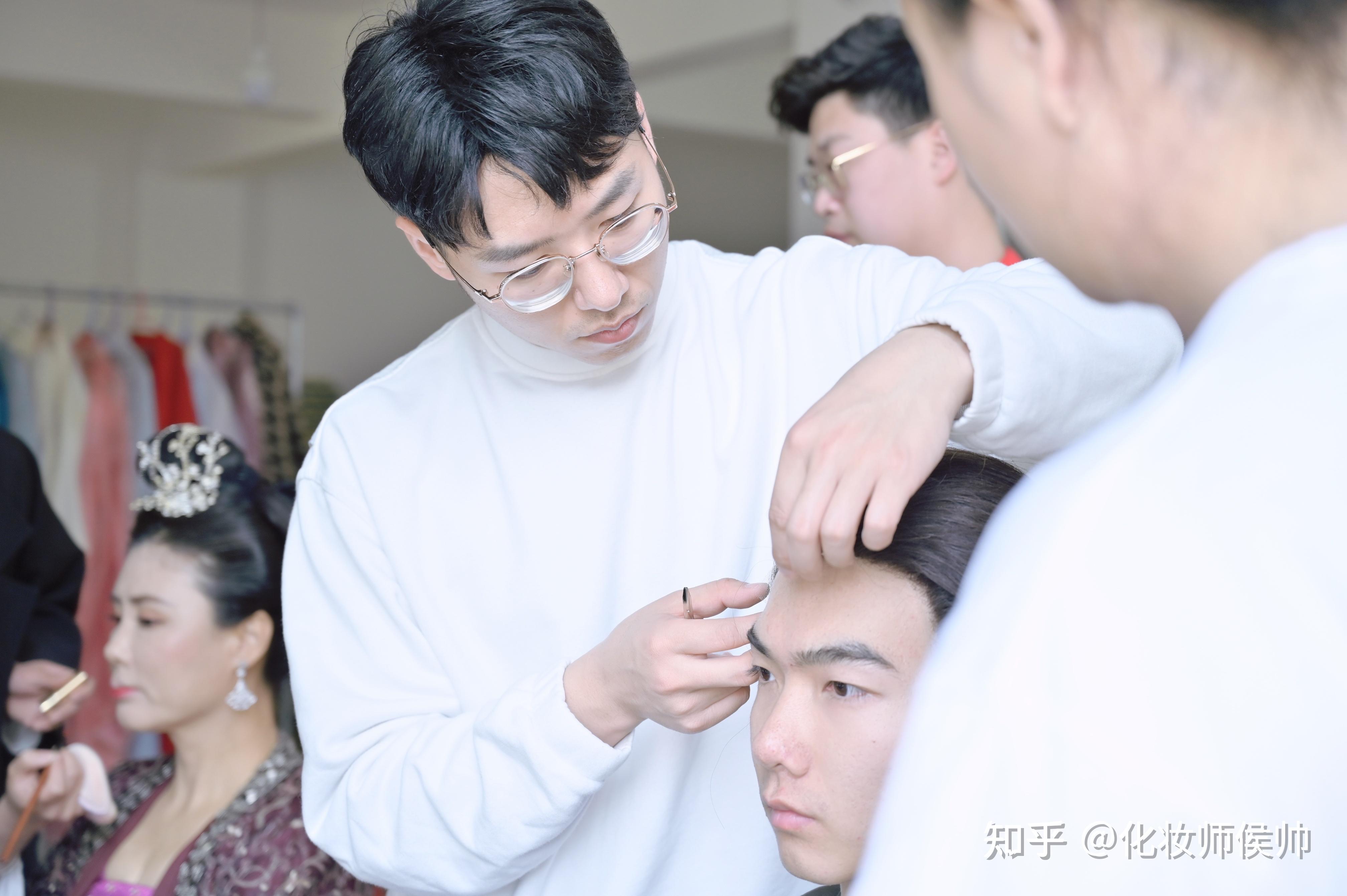 【如何成为剧组明星化妆师】05 知乎