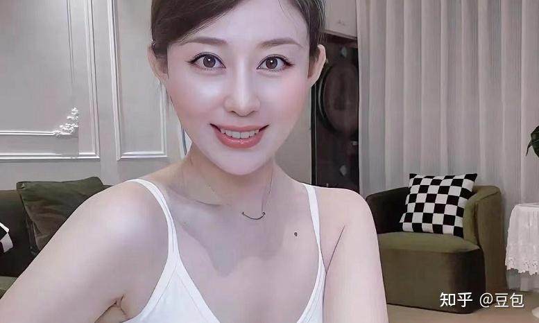 阿姨,你还跑吗?”儿子的同学把我堵在厨房,狠狠吻住我的唇,我却对他无力抗拒:不跑了,再也不跑了 知乎