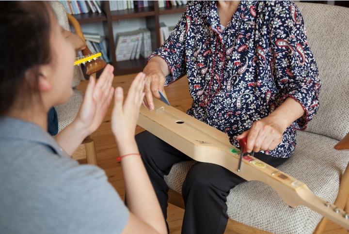 认知症老人的福音，圆您年轻时音乐家的梦 - 知乎