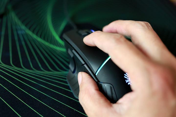 超实用，双飞燕血手幽灵W95 MAX调校游戏鼠标的体验 - 知乎
