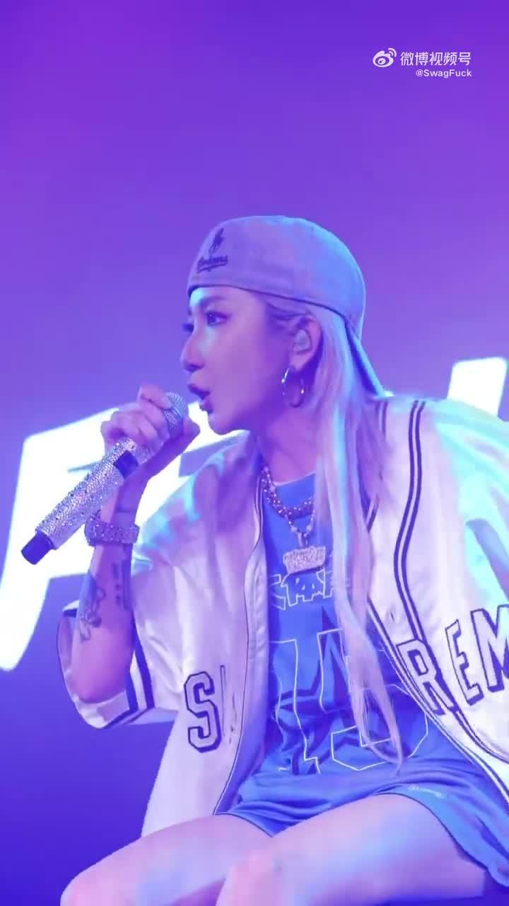 突然开火！乃万在演出时Diss了Capper？？ - 知乎