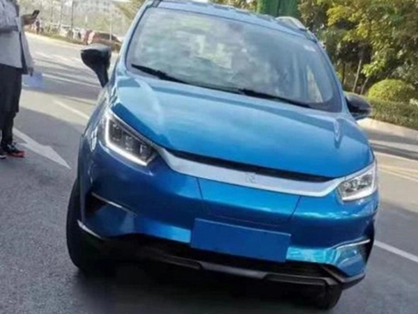 新款比亚迪元EV实车图,车身超4.3米,轴距为2535mm,续航里程401km - 知乎