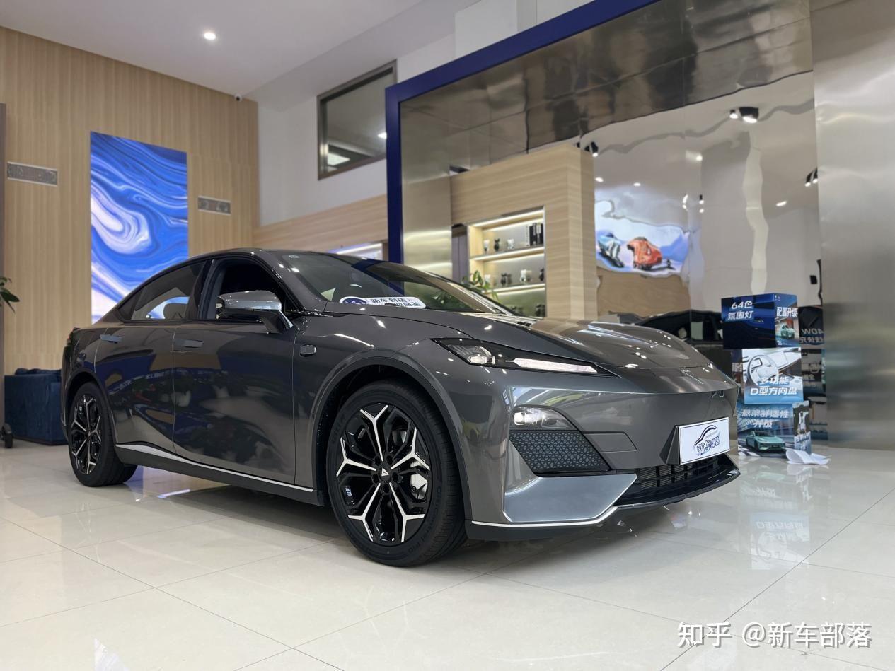 颜值与实力兼备，全新深蓝SL03到店实拍，预算20万内值得买 - 知乎