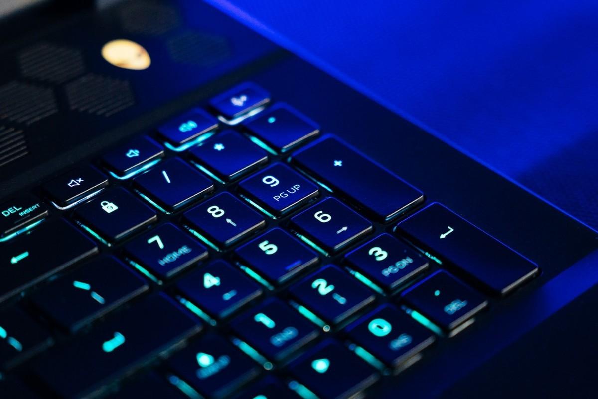 外星人Alienware m18评测：细节拉满，游戏体验新王者 - 知乎