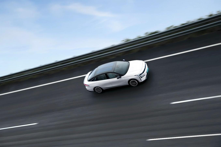 零百加速 6.3s/高环急速 247km/h，吉利银河 L6 性能首测 - 知乎