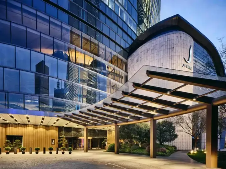 全球最大酒店集团锦江酒店冲击港股IPO，2024年收入超140亿元，或成酒店业“A+H”第一股 - 知乎