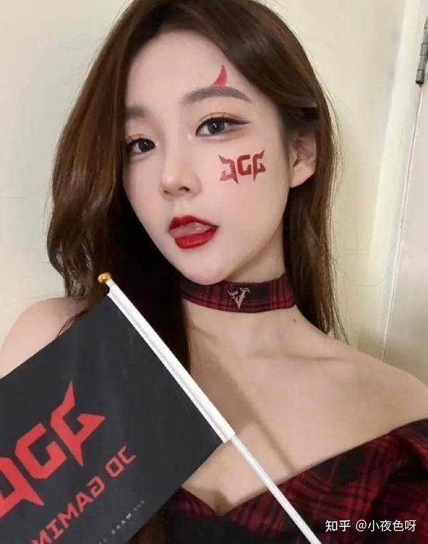 LPL解说Kitty晒靓照为JDG应援，吐舌化身小恶魔吸睛无数 - 知乎