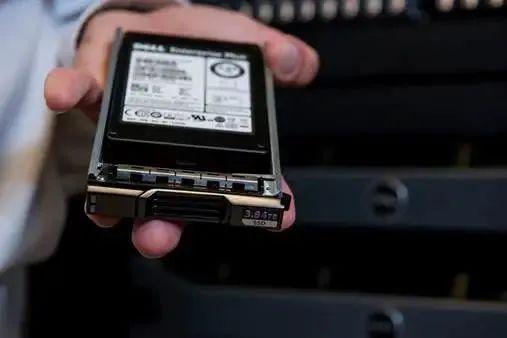 戴尔PowerScale率先引入QLC - 知乎