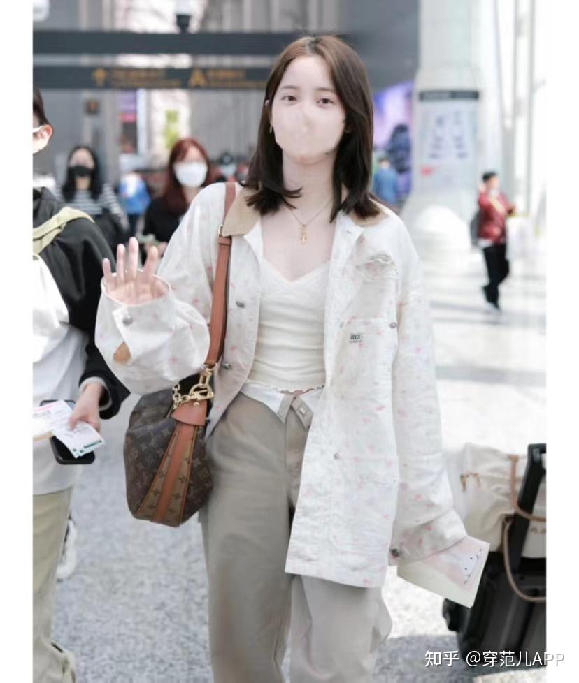 宋茜背的Lv loop 大月亮包露出金链条就很美 - 知乎