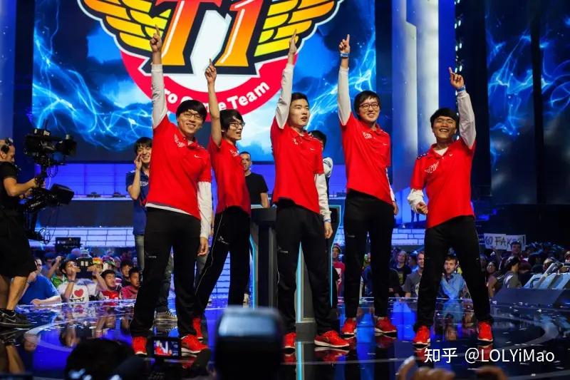 LoL Esports分享Faker四次捧起世界赛奖杯照片：伟大的十年 - 知乎