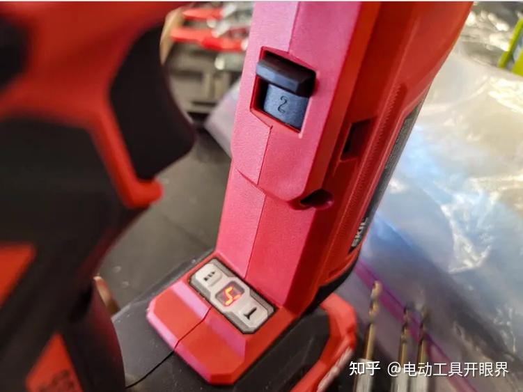 瞬转无忧！世纪（Skil）上市旋转机头无绳电钻DL6300D - 知乎