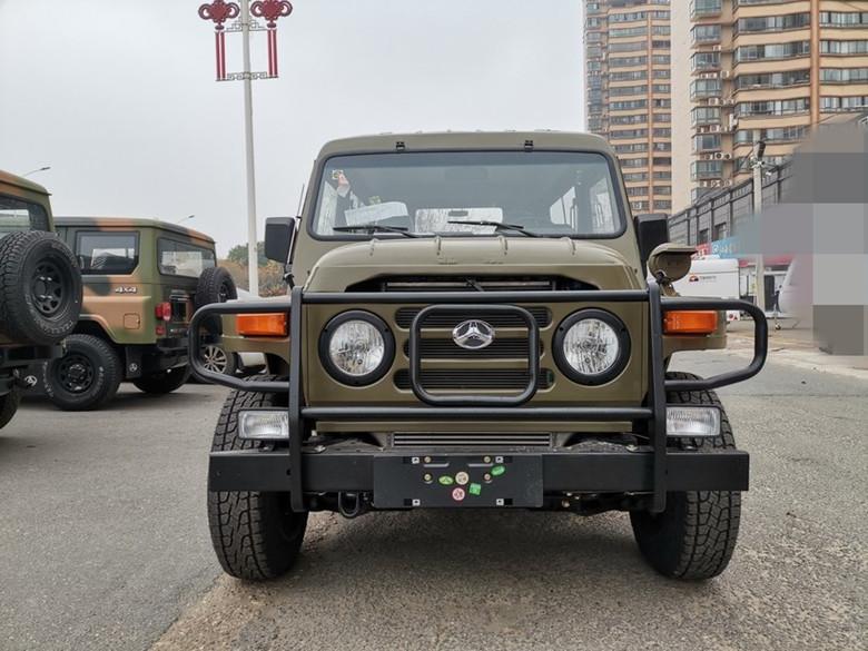 新款BJ212三门版已到店，外观依然硬核，内饰有突破，配三菱1.5T - 知乎