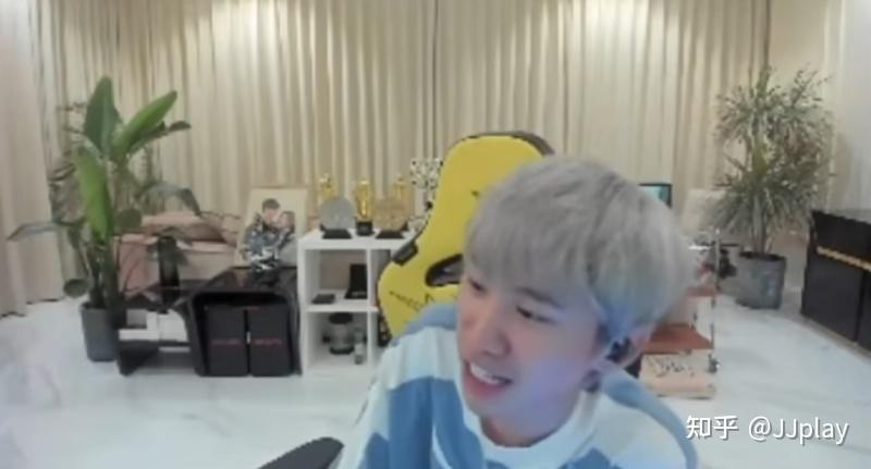 JJPLAY电竞报：SMLZ复盘EDG比赛，喷Fofo居心叵测，坑了Uzi想独C！ - 知乎