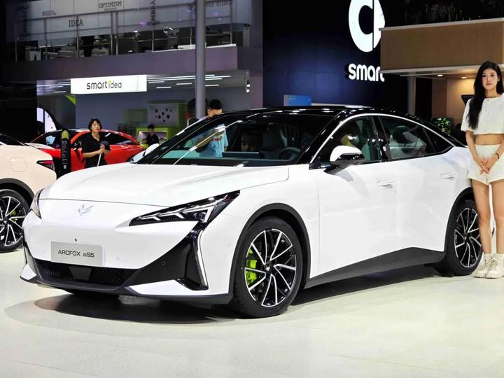 800V“普及者”极狐阿尔法S5，凭啥被纳入车展“闭眼入”？ - 知乎