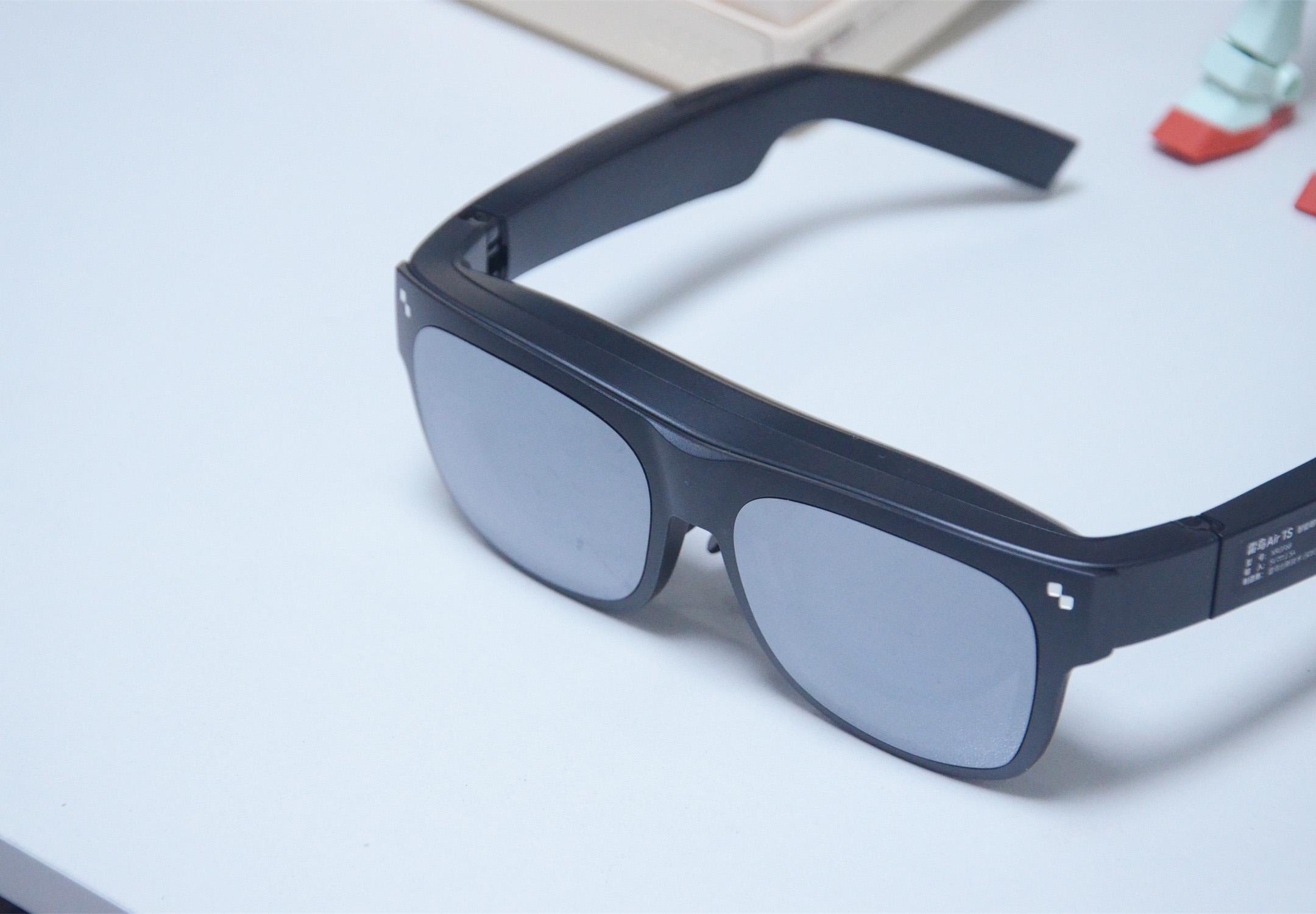 眼镜里面装了个“130英寸屏幕”？雷鸟Air 1S智能AR眼镜评测